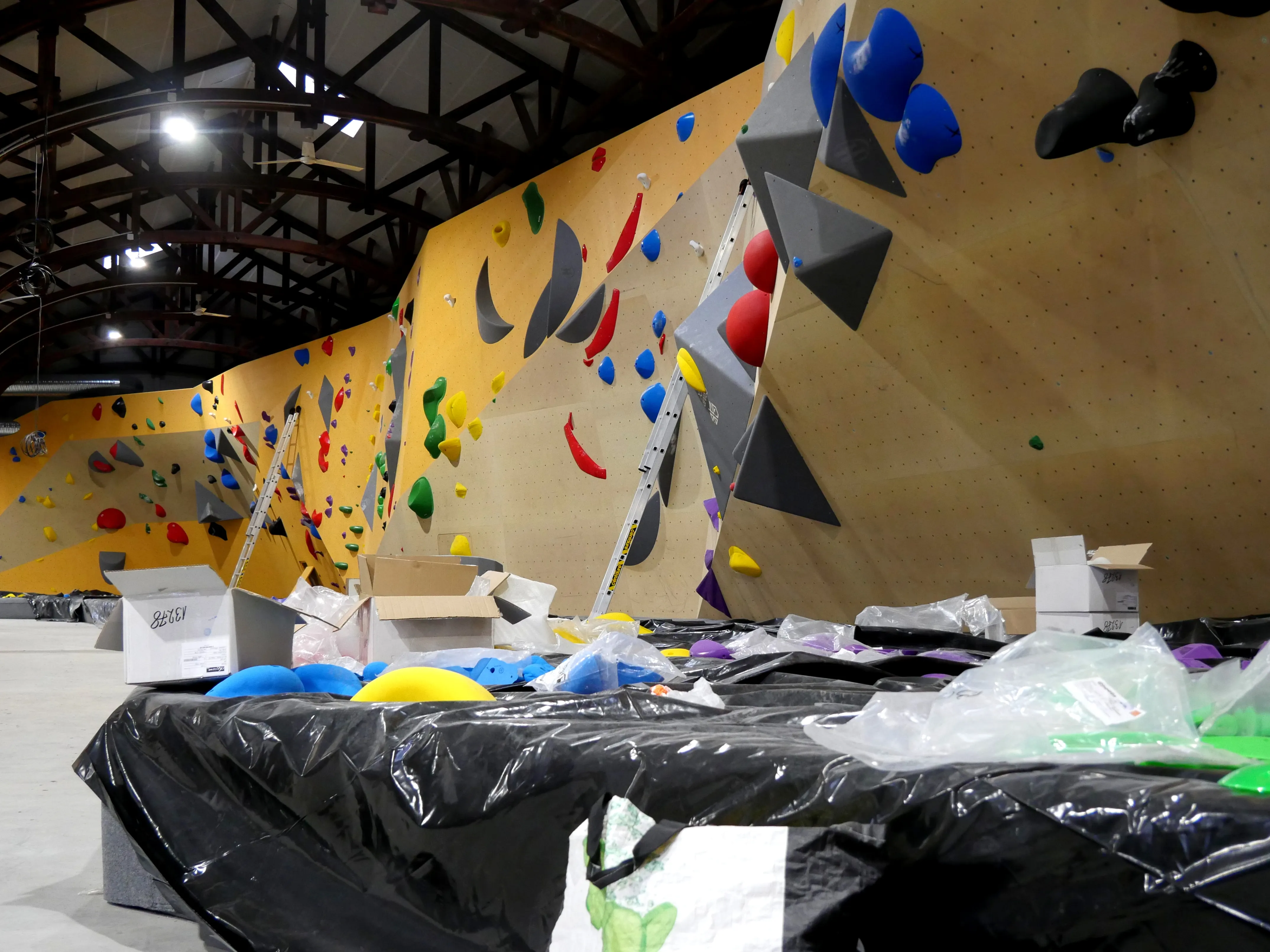 UNE SALLE D'ESCALADE GÉANTE